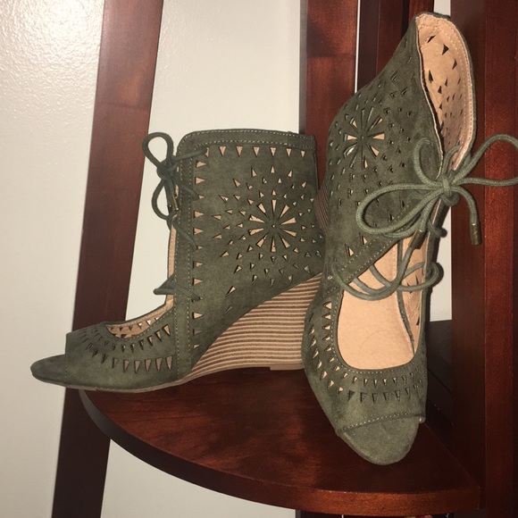 Report | Shoes | Laser Cut Out Moss Wedges | Poshmark